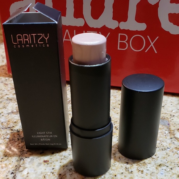 Laritzty Cosmetics | Makeup | New Laritzy Cosmetics Halo Light Stix ...